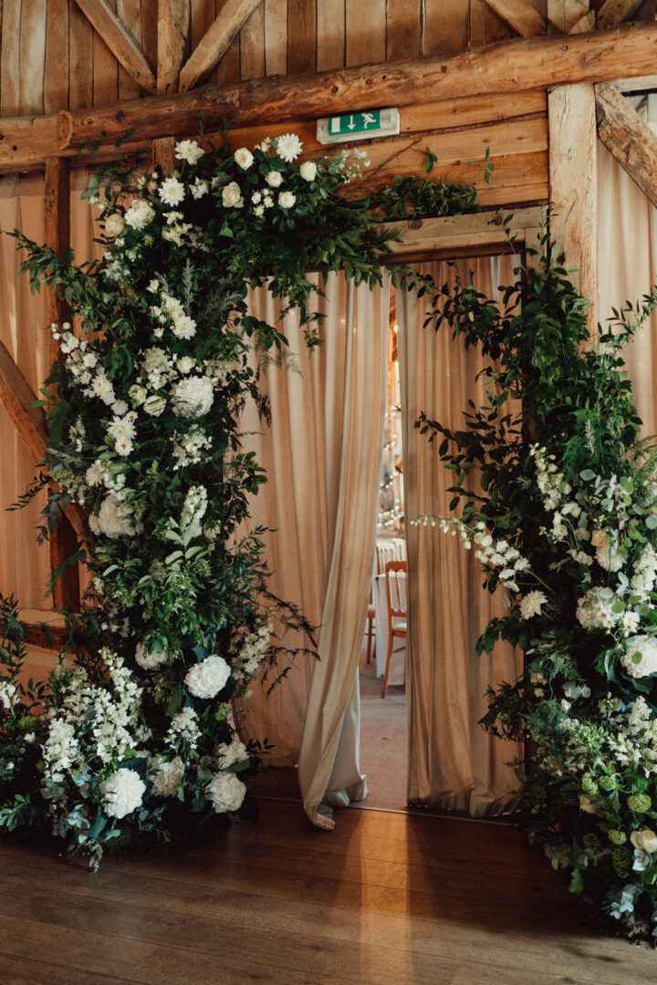 27+ DIY Wedding Backdrop Ideas That Steal the Spotlight