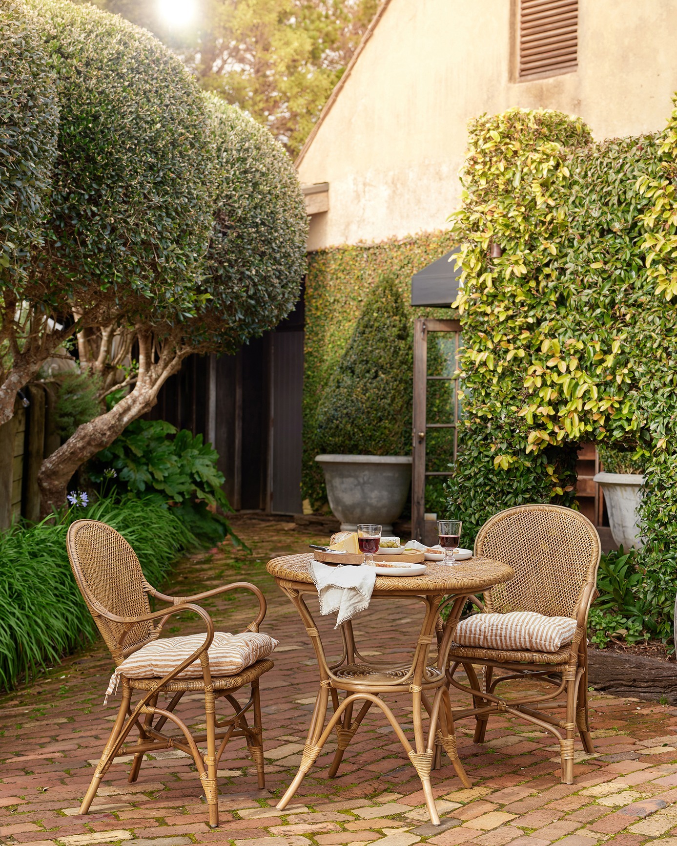 21+ European Backyard Ideas to Transform Your Outdoor Space ...